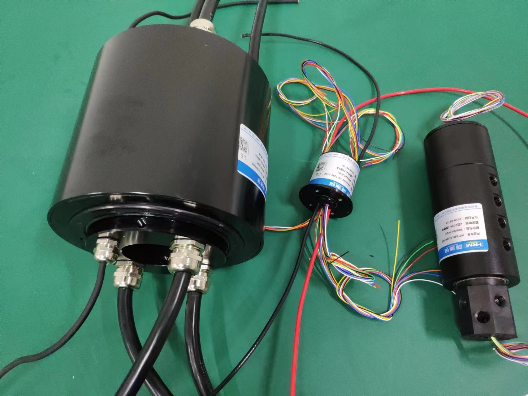 IP65 Vertical Through Hole Slip Ring 220VAC 5 Circuits 300A Customized ...